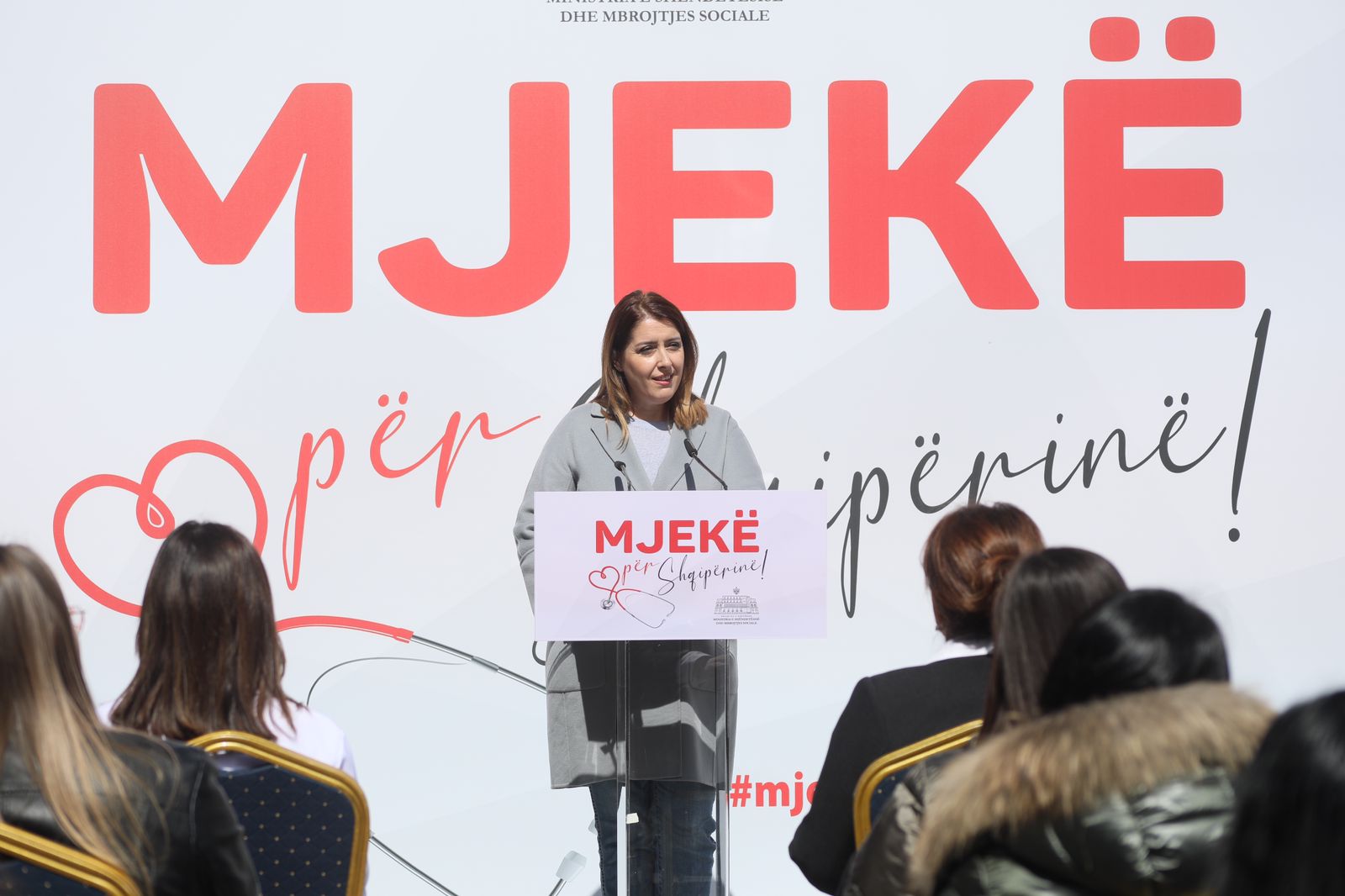 Manastirliu: 66 mjekë të rinj i shtohen sistemit shëndetësor – Revista Time